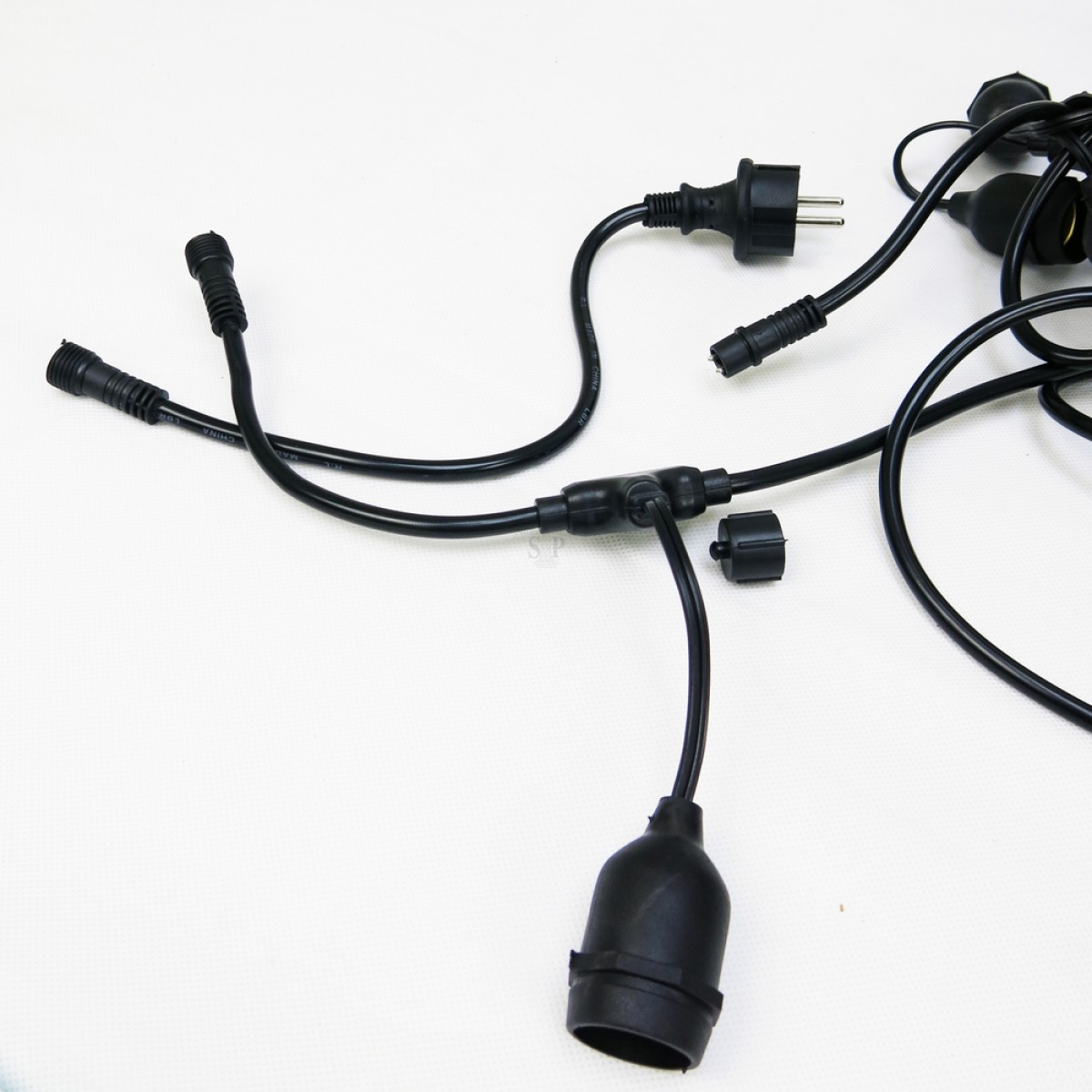 Iwachi IP65 200 x E27 Weatherproof Lamp Holder c/w 100M Wire (Black)