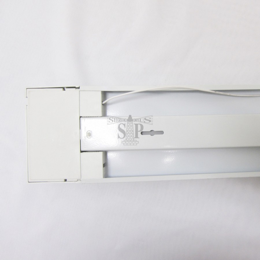 BTG 228 4ft Single Circuit Fitting c/w 4ft 18W T8 LED Glass Tube