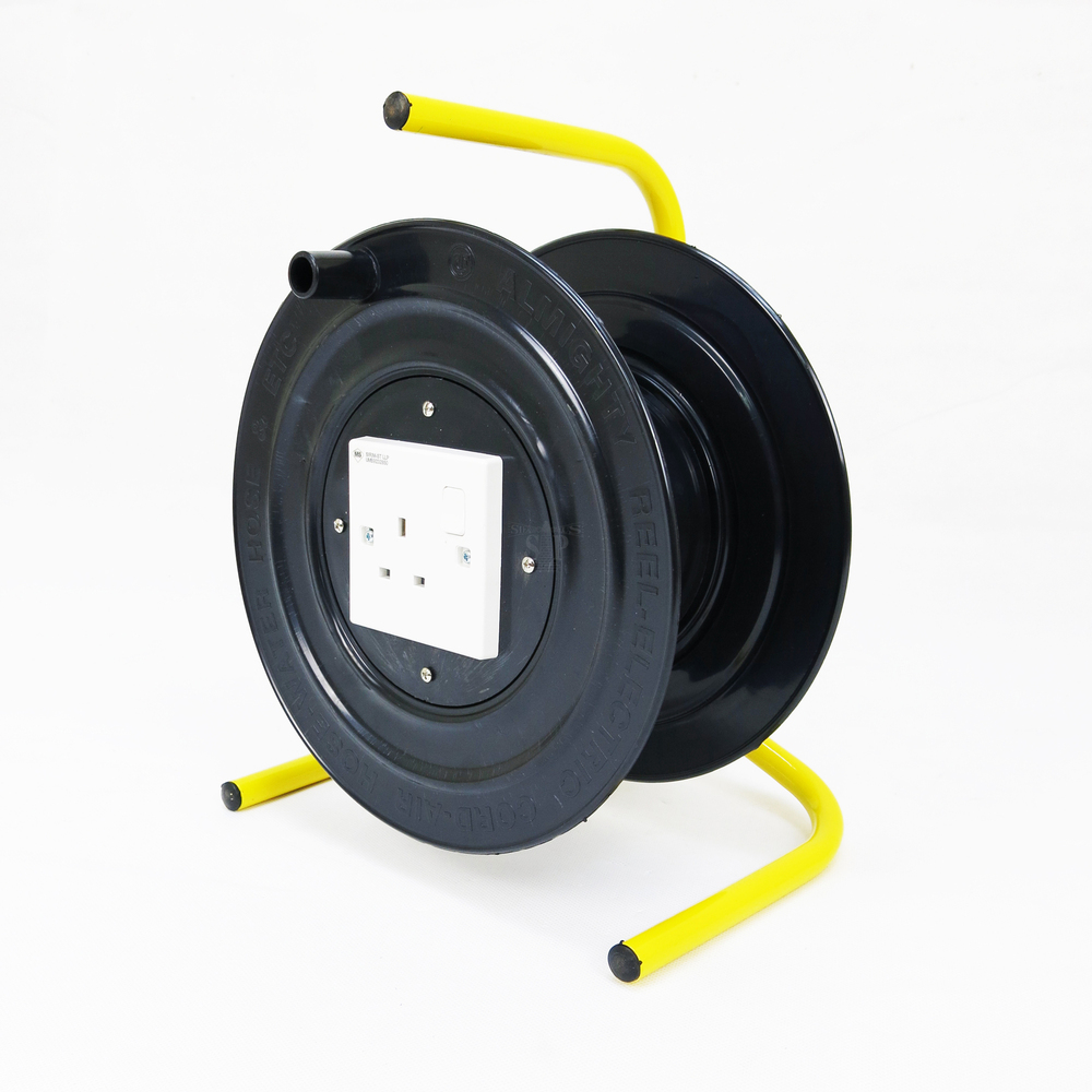 TC 11-inch Cable Roller c/w 13A Switch Socket (Black)